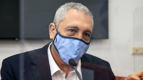 חפץ והנאמנות הכפולה: המרוץ לכרטיס היציאה מהכלא | כלכליסט