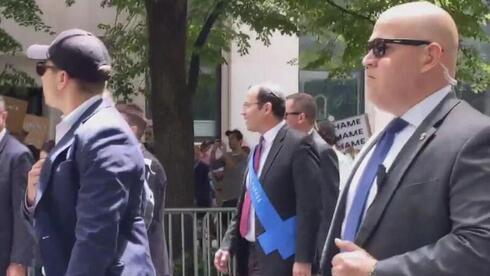 רבבות ב"מצעד ישראל" בניו יורק, רוטמן התקבל בצעקות "בושה" | כלכליסט